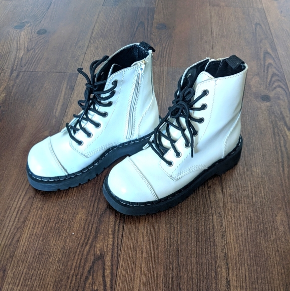 T.U.K | Shoes | Nwot White Leather Dr Martens Style Tuk Boots | Poshmark